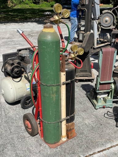 Oxygen / Acetylene Tanks W Gauges And Hoses
