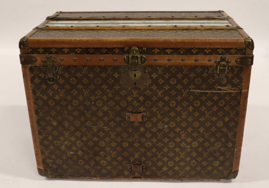 Vintage Louis Vuitton Trunk. Auction