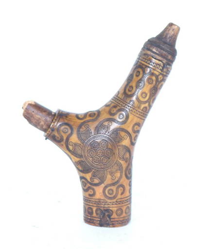 Large Tooled Powder Horn Of Bone, 17th Century