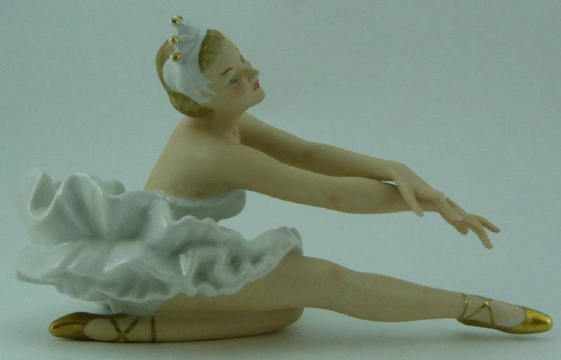 Wallendorf Porcelain Dancer Figurine Wallendorf Porcelain Dancer Figurine