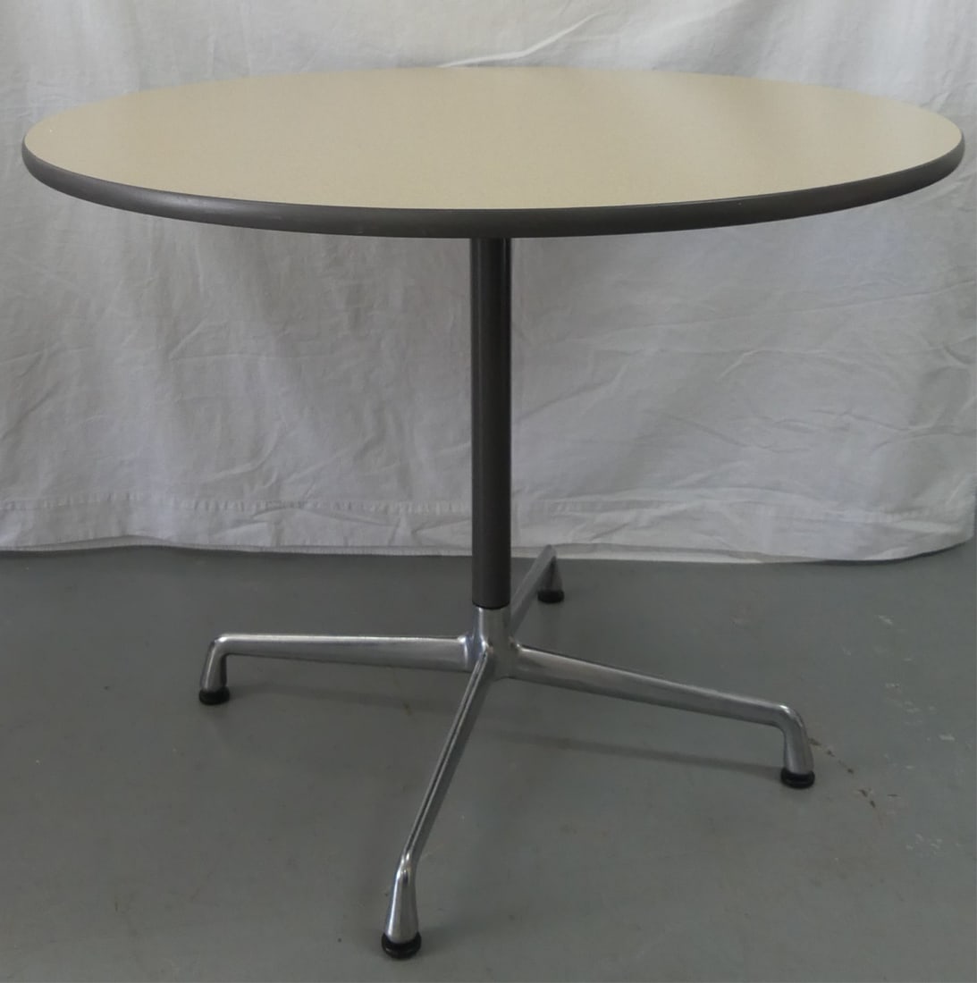 Charles Eames Herman Miller Round Table Auction
