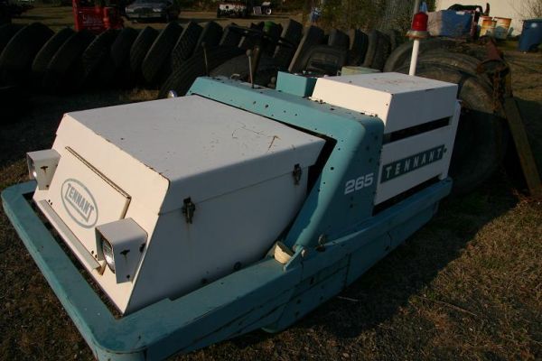 119: Tennant 265 Power Sweeper
