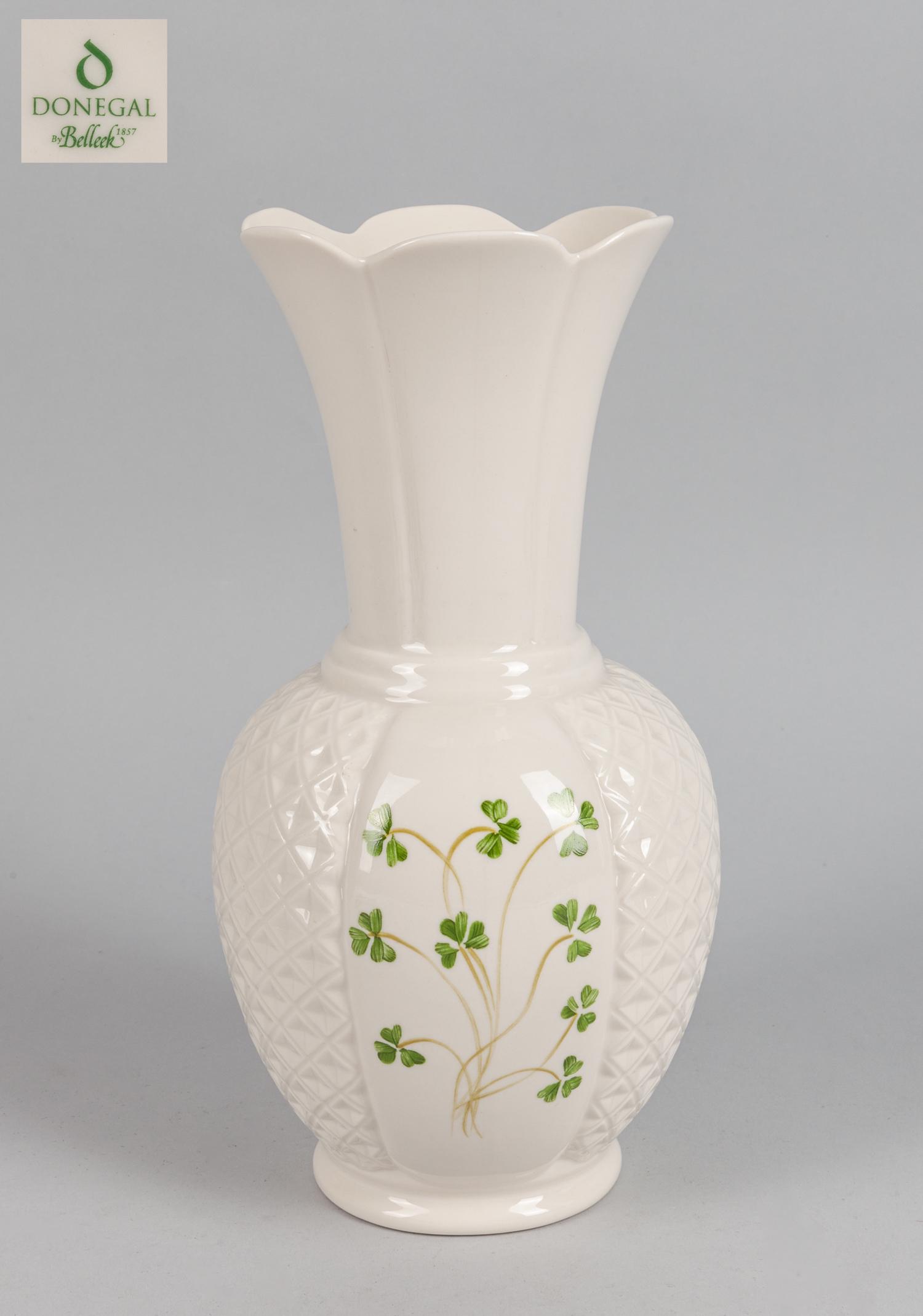 Collectible Ireland Belleek Irish Shamrock Cabinet Vase