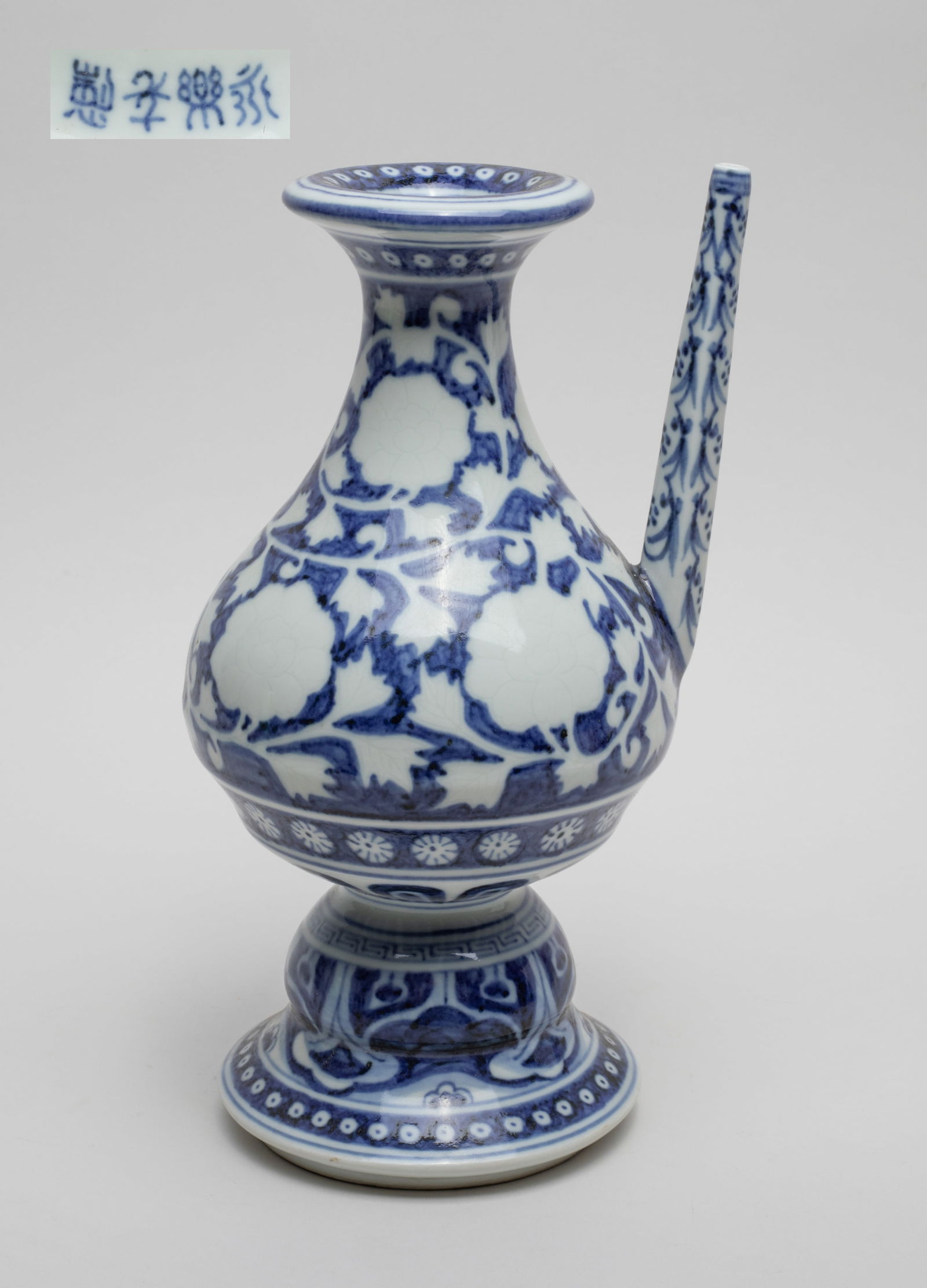 Chinese Export Porcelain Pot Auction