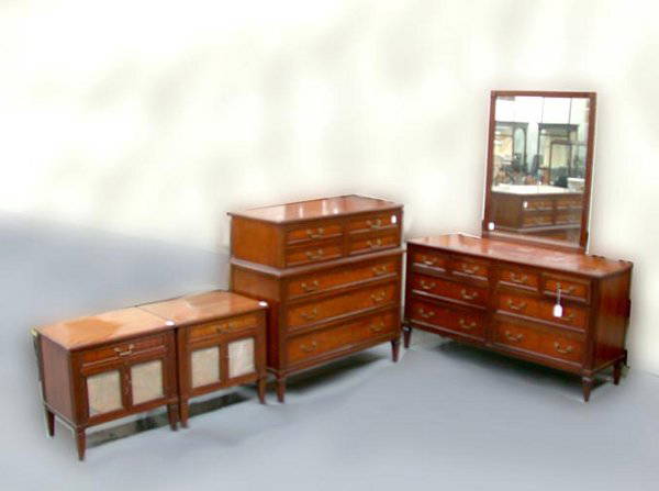 Henredon Bedroom Set. N/r. 7 Pieces Inc