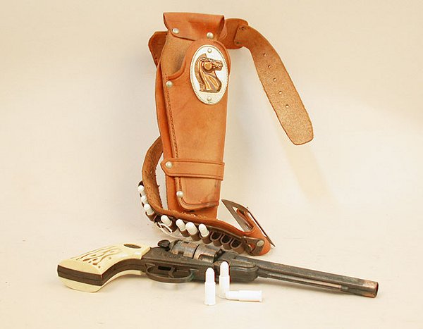 BONANZA GUN AND HOLSTER. N/R. Belt and - Jul 27, 2003 | Dargate Auction ...