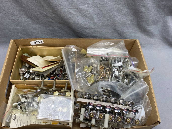 Lot Vintage Guitar Machine Head Tuners 9212 On Apr 22 2022 Dixons Crumpton Auction In Md