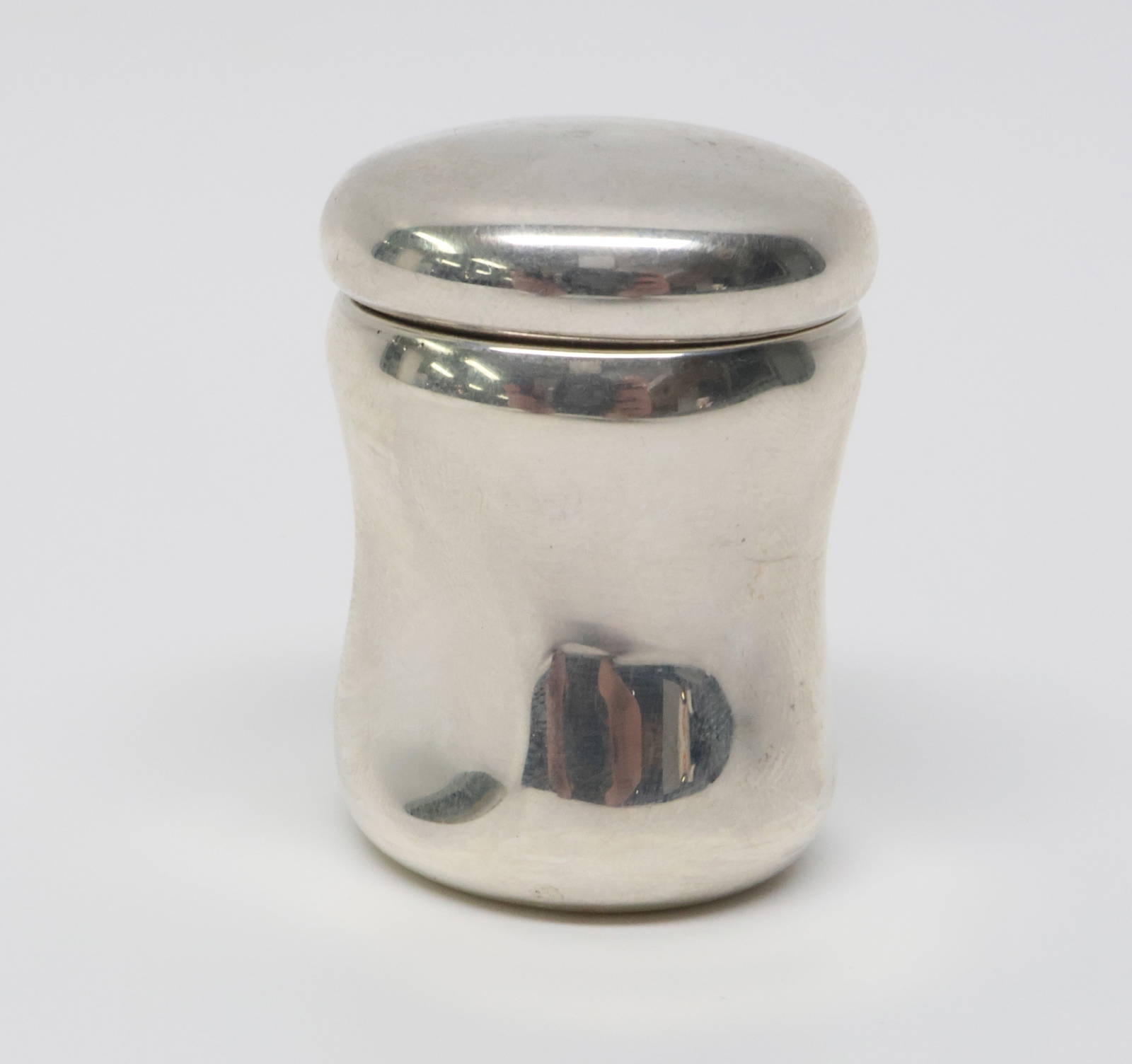 Elsa Peretti Tiffany & Co. Thumbprint Pill Box 0.9 Ozt. Auction