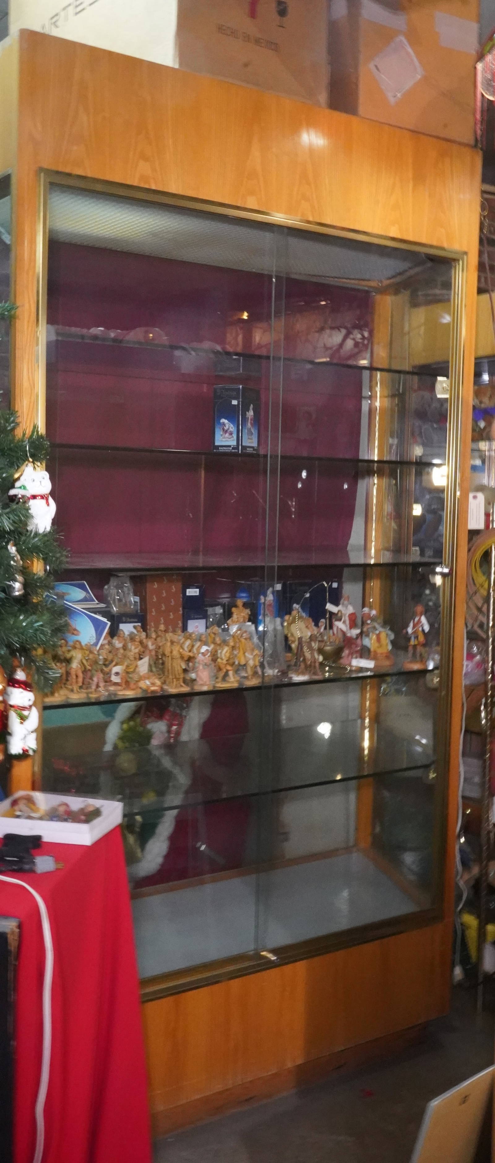 Commercial Display Case - Jul 19, 2025 | Rachel Davis Fine Arts In Oh