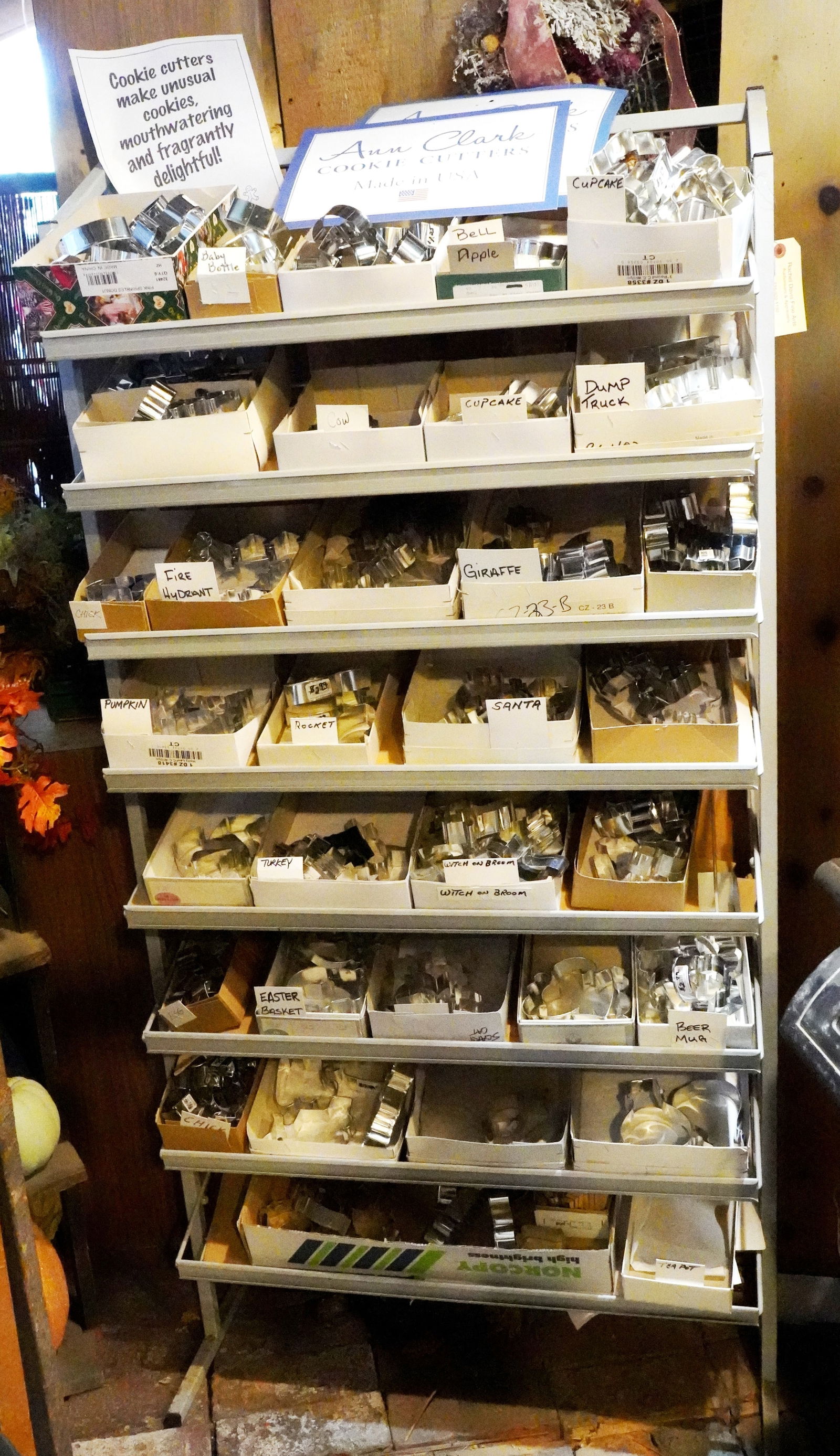 Large Lot Of Cookie Cutters And Display Stand - Jul 19, 2025 | Rachel ...
