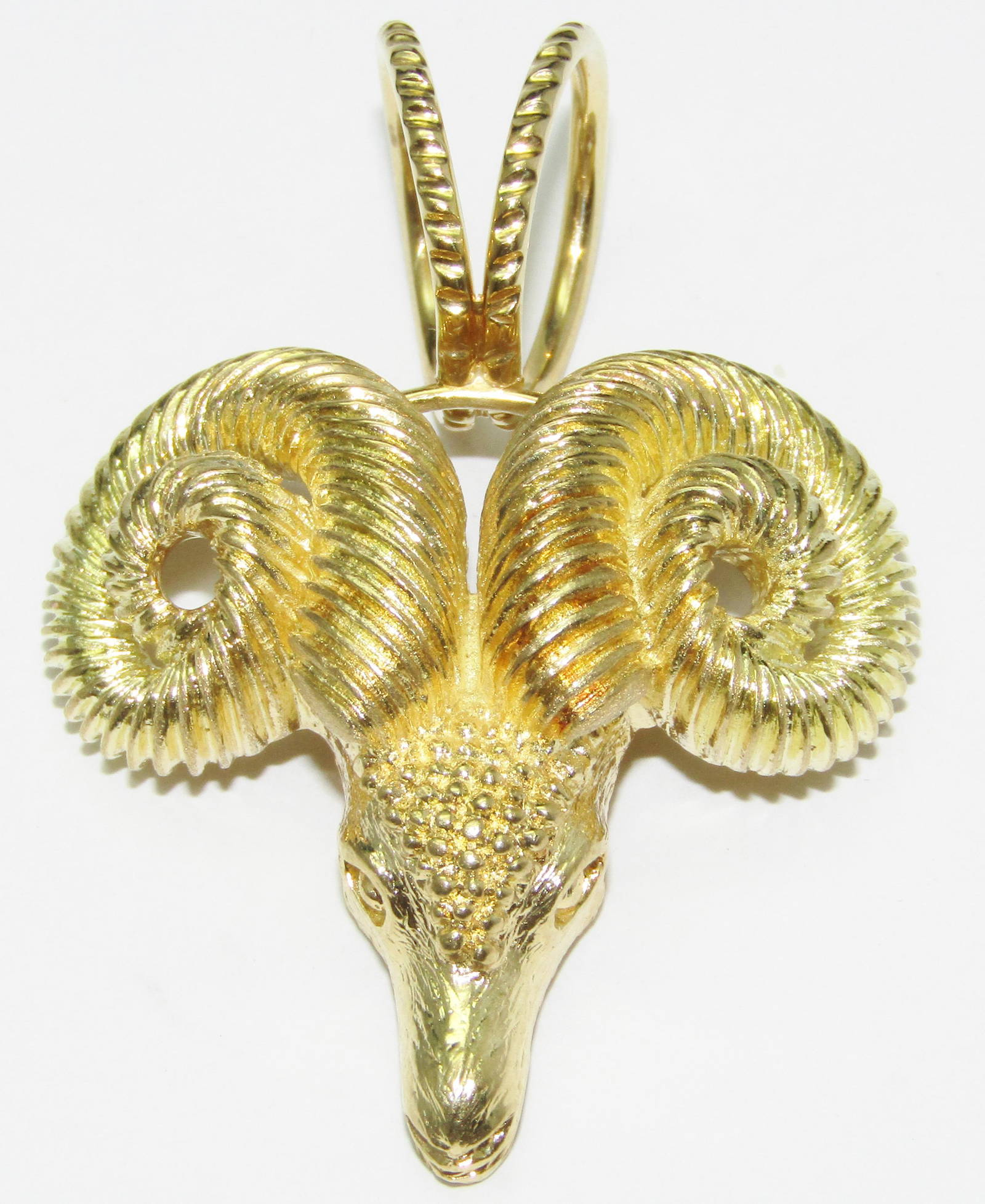 18kt Gold Rams Head Pendant Auction
