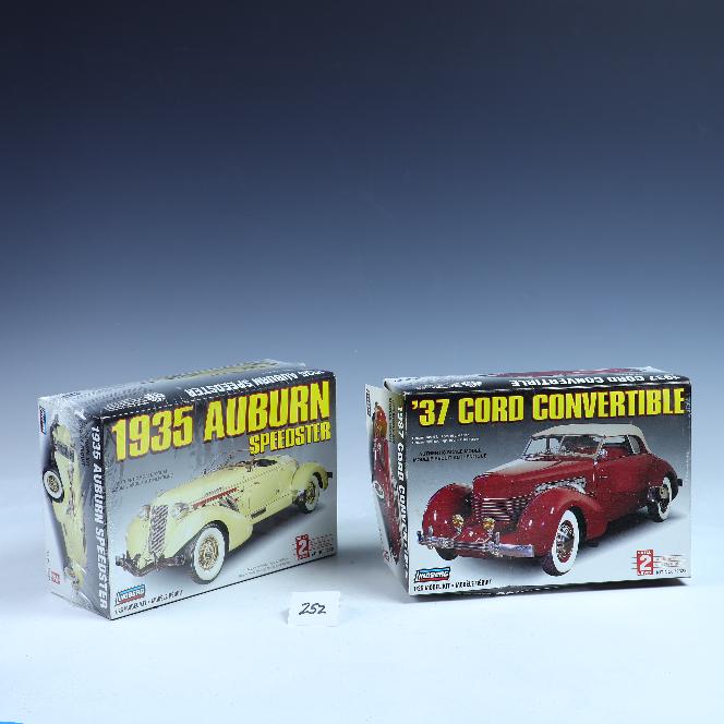 Two Vintage Made In Usa Linberg Model Kits Auction
