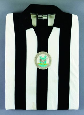 787: Terry Hibbert: a black & white striped Newcastle U - Nov 12, 2008 ...