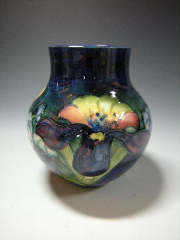 Moorcroft vase with bearded Iris on a blue ground - Feb 26, 2014 ...