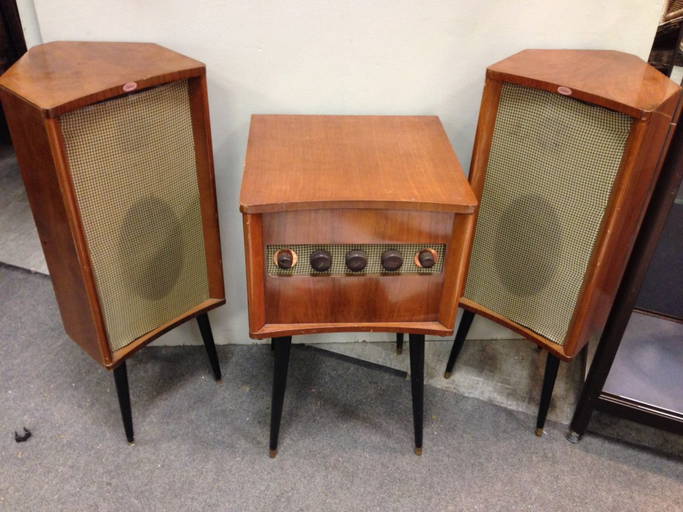 A Capitol RS101 stereo record player and speakers, - Oct 24, 2013 ...