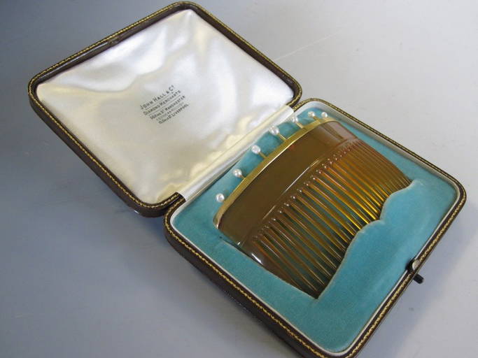 An Edwardian tortoiseshell and pearl haircomb in - Nov 27, 2013 ...