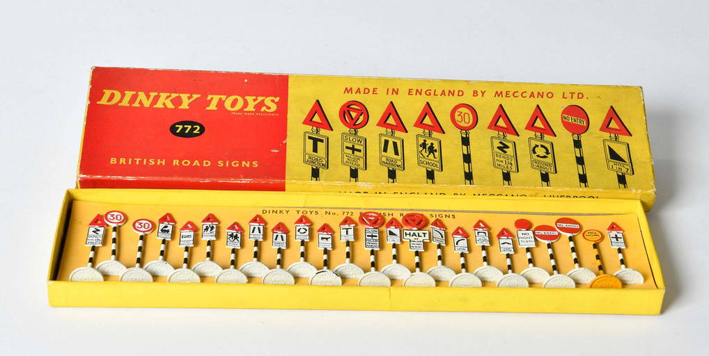 Dinky Toys, British Road Signs 772 (#1089) on Sep 08, 2022 | Antico ...
