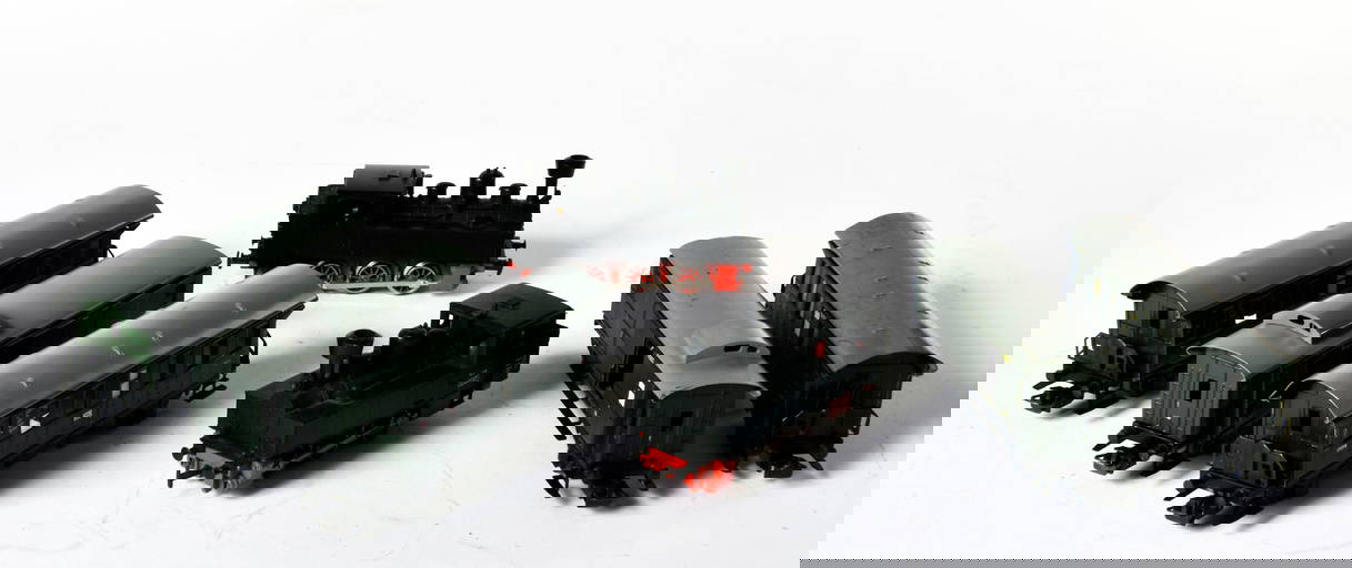 Marklin, 2 Loks 3197, 3 Personenwagen, 2 Packwagen