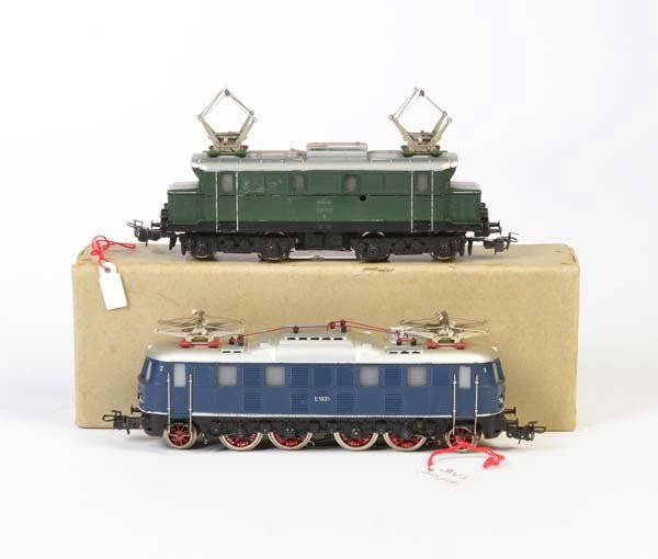 Marklin,, 2 Lokos 3011 Set 800 + 3023 E 18