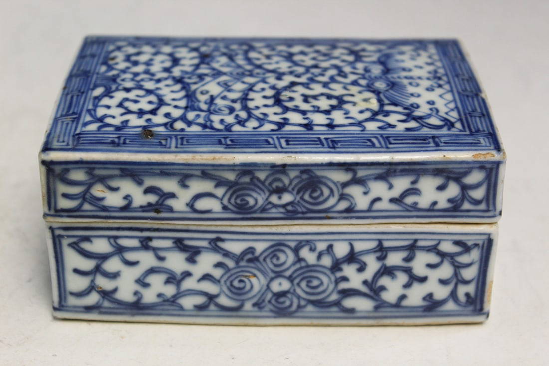 Chinese Blue And White Porcelain Box Auction