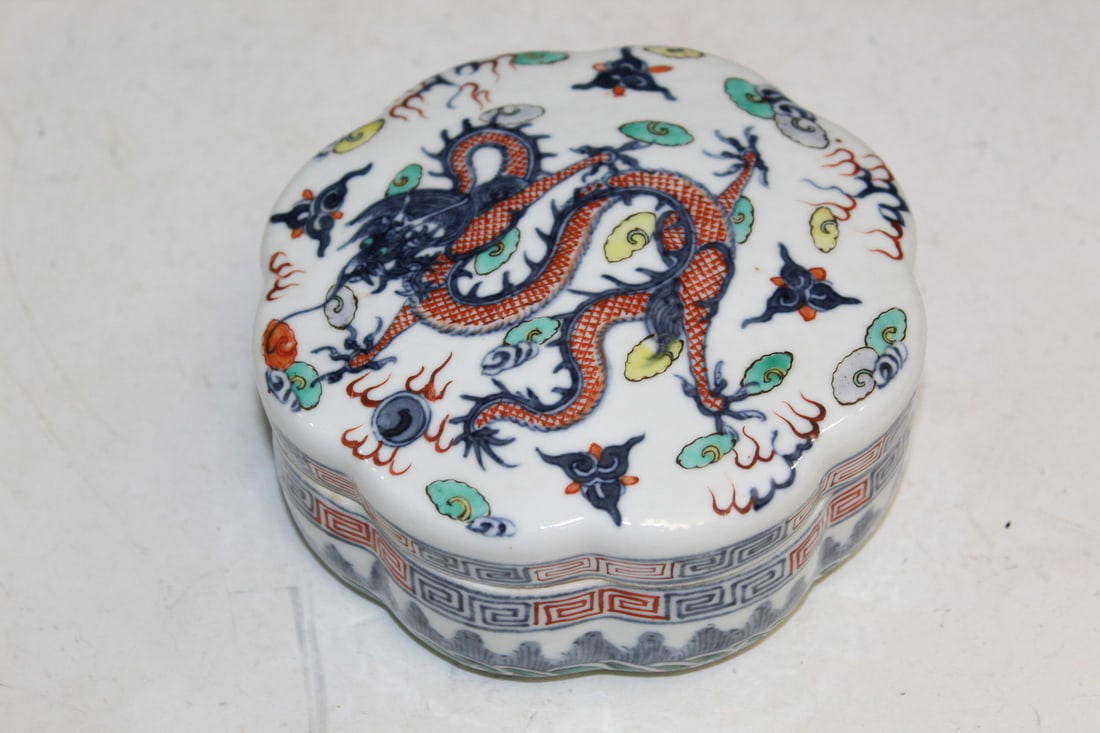 Chinese Porcelain Dragon Box Auction