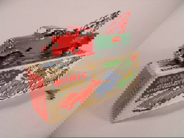 A Post War Boxed Triang Minic Breakdown Lorry In R