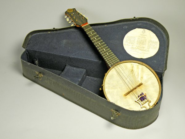 John Gray & Sons London banjo with a Moorish styl - Dec 12, 2008 ...