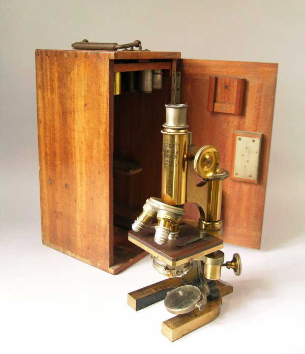 177: C Reichert Wien, A walnut cased microscope, No.112