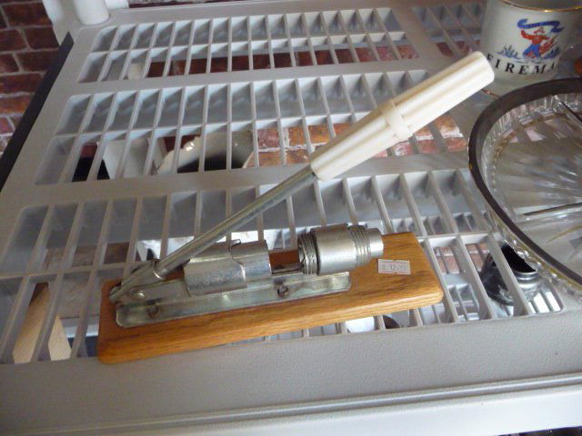 Shotgun Shell Reloading Tool