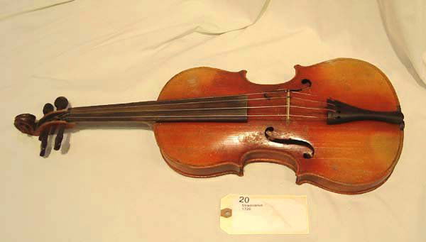 1064: VIOLIN LABELED ANTONIO STRADIVARIUS 1720