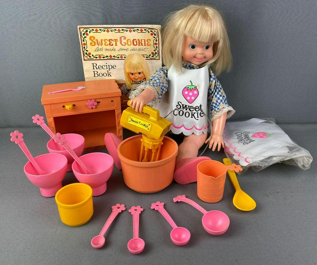 Hasbro Sweet Cookie Doll And Cooking Set