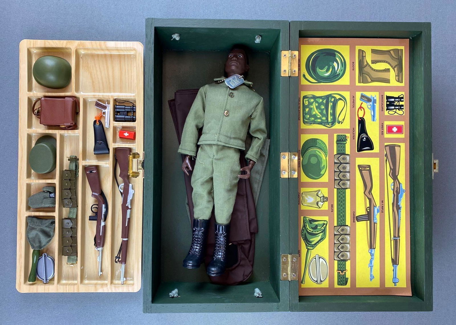 Hasbro G.i. Joe Footlocker With Action Figure And Gear