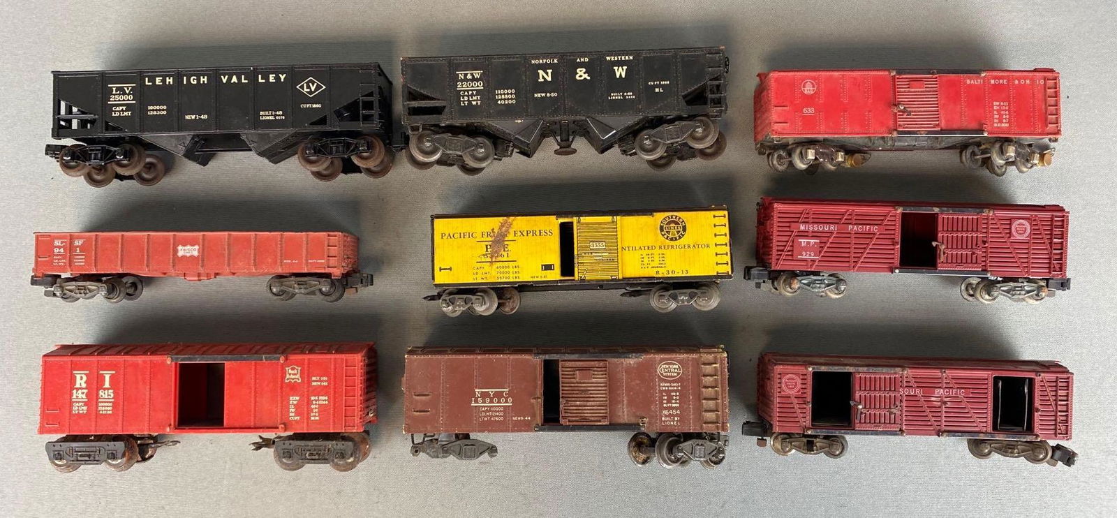 Group Of 9 Assorted Lionel O Scale Train Cars