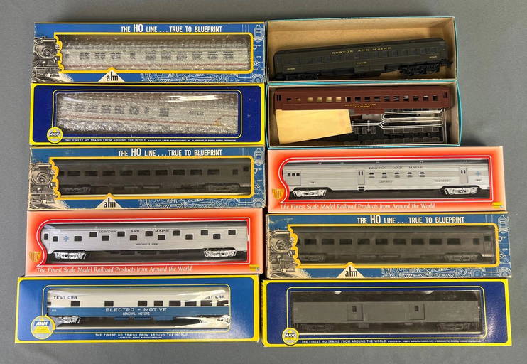 Group Of 10 Ho Scale Passenger Train Cars