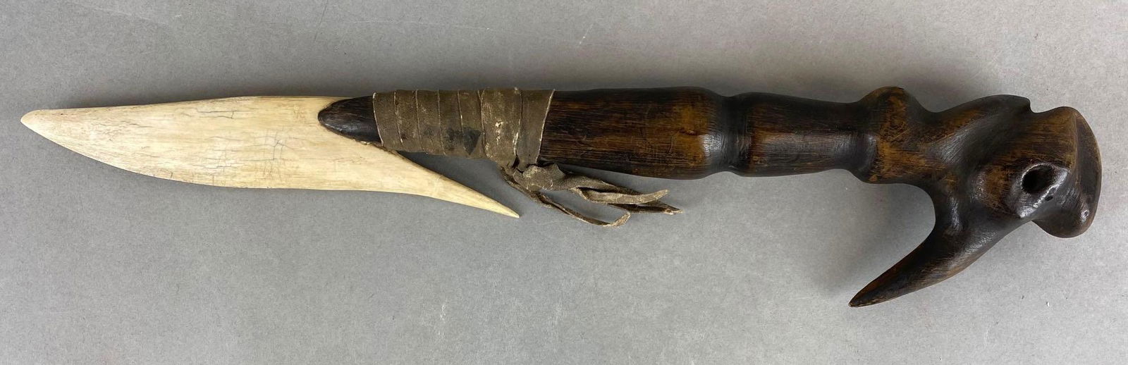 Inuit Whale Bone Knife with Raven Carved Handle - Mar 19, 2023 ...