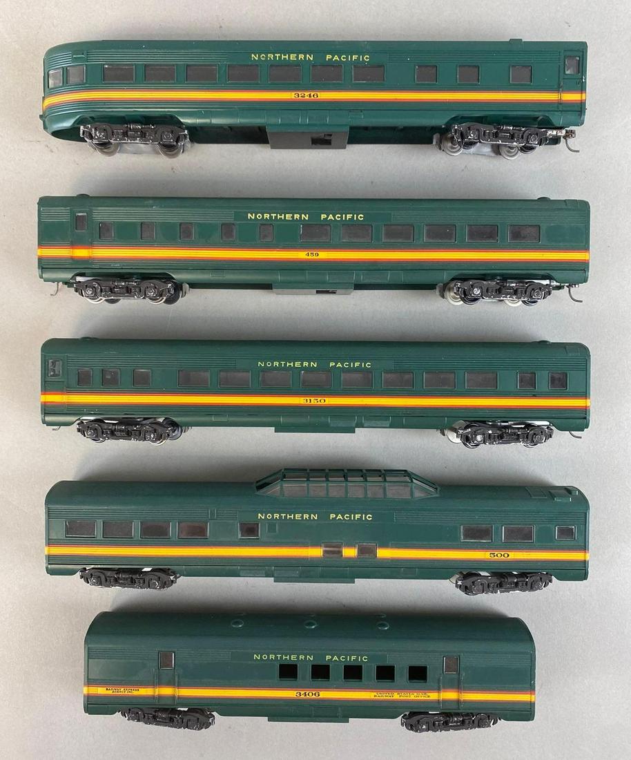 Group of 5 HO Scale Northern Pacific Train Cars (#0346) on Mar 25, 2023 ...