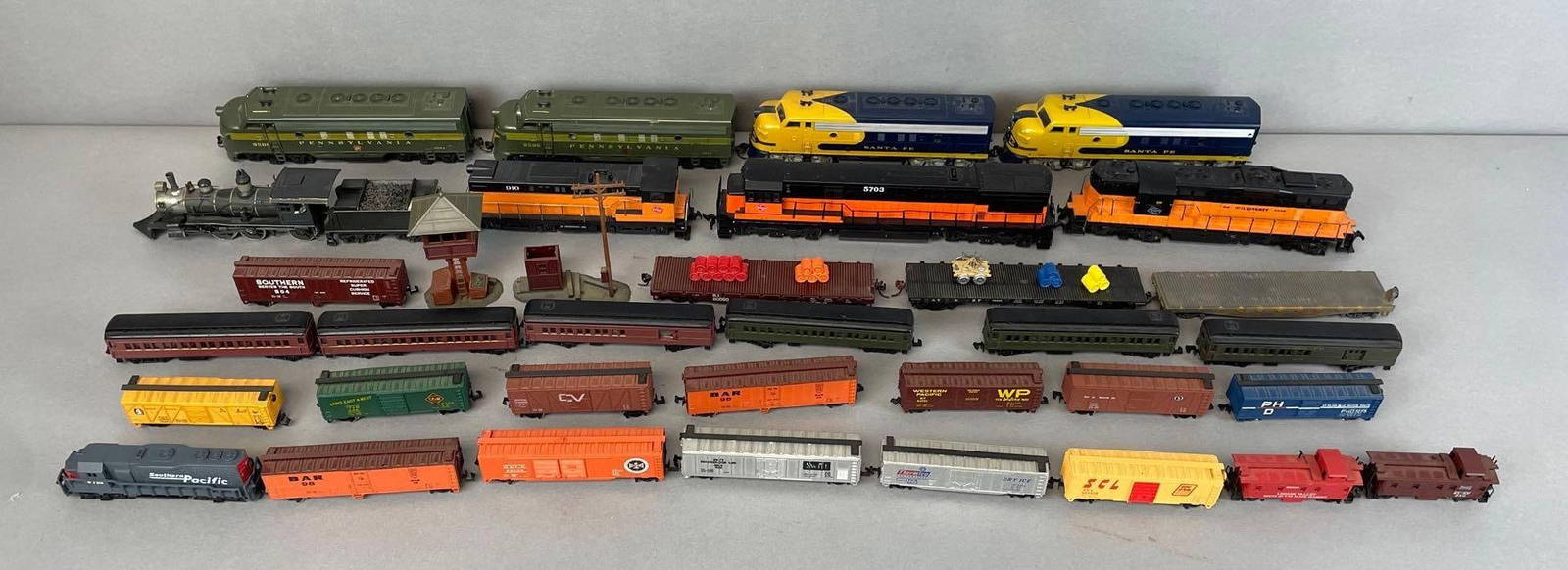 Group Of 35+ Ho And N Scale Train Cars And Engines Auction