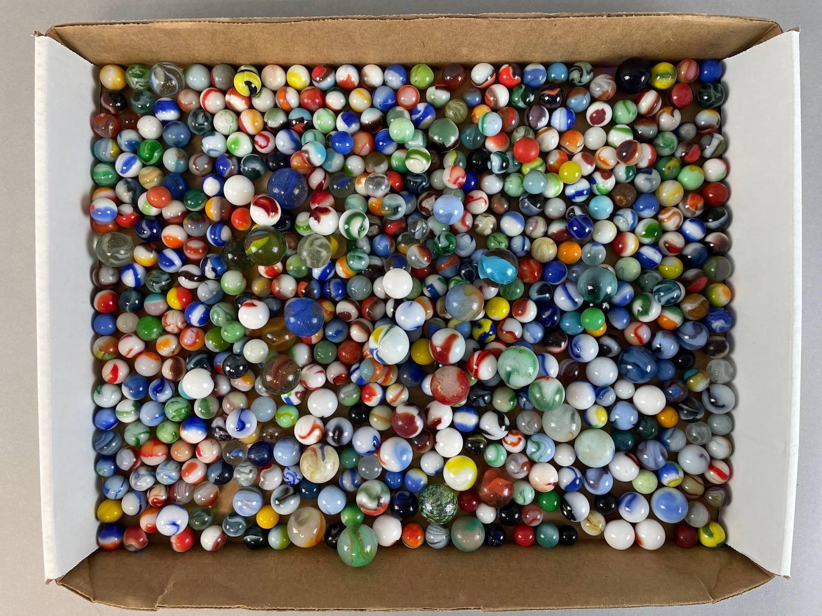 Group Of 300+ Vintage Glass Marbles Auction