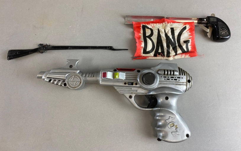 Vintage Tg 107 Silver Space Gun Laser Toy