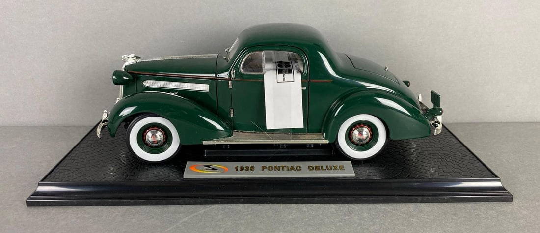 Fairfield Mint Die Cast 1936 Pontiac Deluxe Display Car