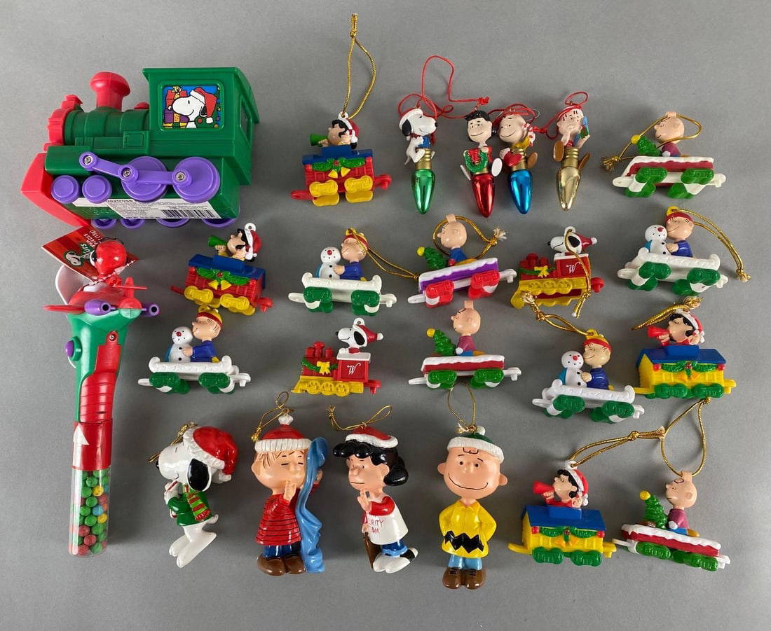 Group Of 20+ Assorted Peanuts Christmas Ornaments And More Auction