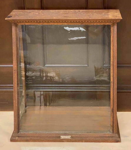 A.n.russel & Sons Co. Wood Countertop Display Case