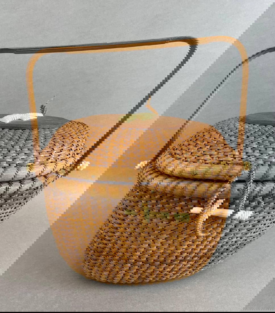 Nantucket Basket Purse With Bird Lid Auction