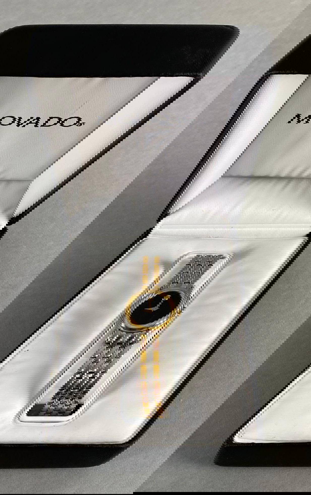 Modavo Swiss Quartz Womens Wristwatch Auction