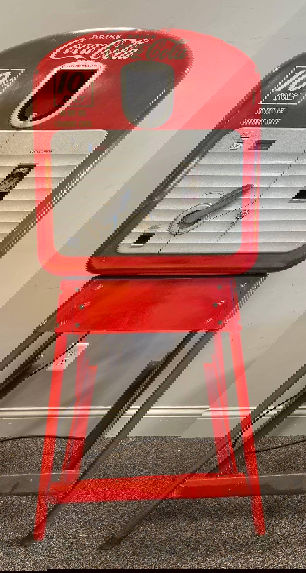 Rare 1940s Coca Cola Vendorlator Model 27 Vending Machine Auction