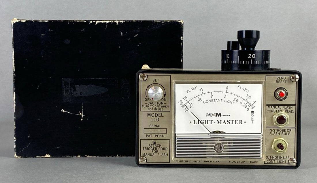 Mornick Instrument Co. Light Master Strobe Meter Auction