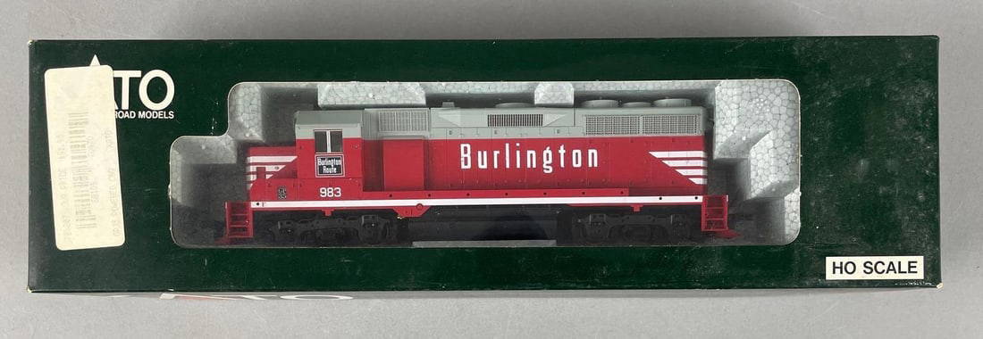 Kato Ho Scale Emd Gp35 Cb&q Locomotive Auction
