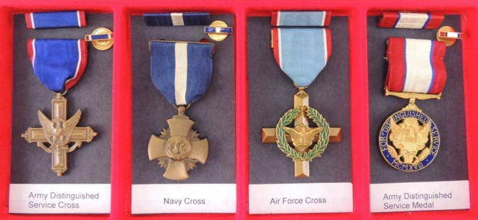 Distinguished Service Navy Medal Badge W/ Case