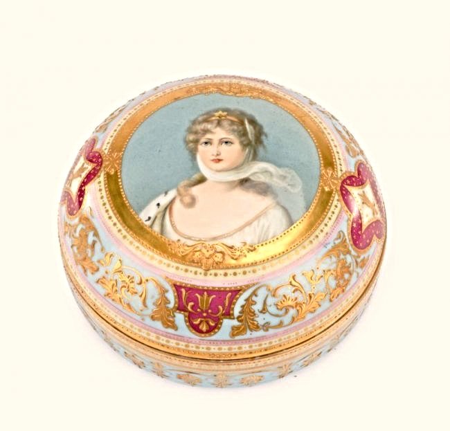 Royal Vienna Style Porcelain Portrait Dresser Box