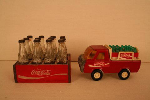 456.coca Cola Miniature Wooden Case W/12 Glass Bottle